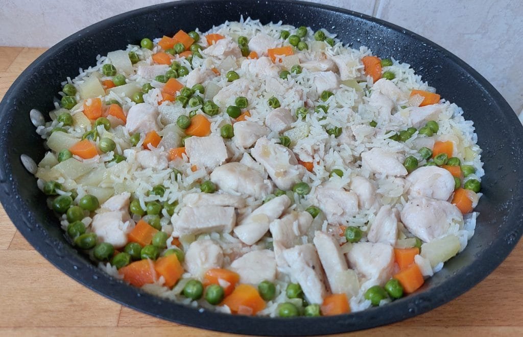 Tavaszi rizses hús csirkemellből ⋆ Csirkemell-receptek.hu